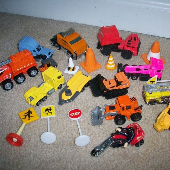 Hot Wheels | Toys | Diecast Construction Vehicles Sign Toy Car Bundle ...